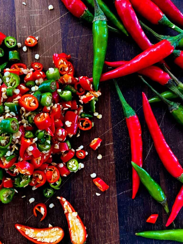 How to Dry Peppers 3 Ways (With & Without a Dehydrator) - Modern Harvest