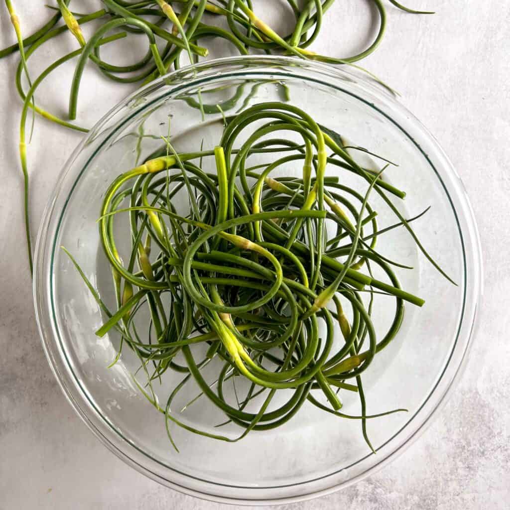 Quick Pickled Garlic Scapes With Dill | Refrigerator Recipe - Modern ...
